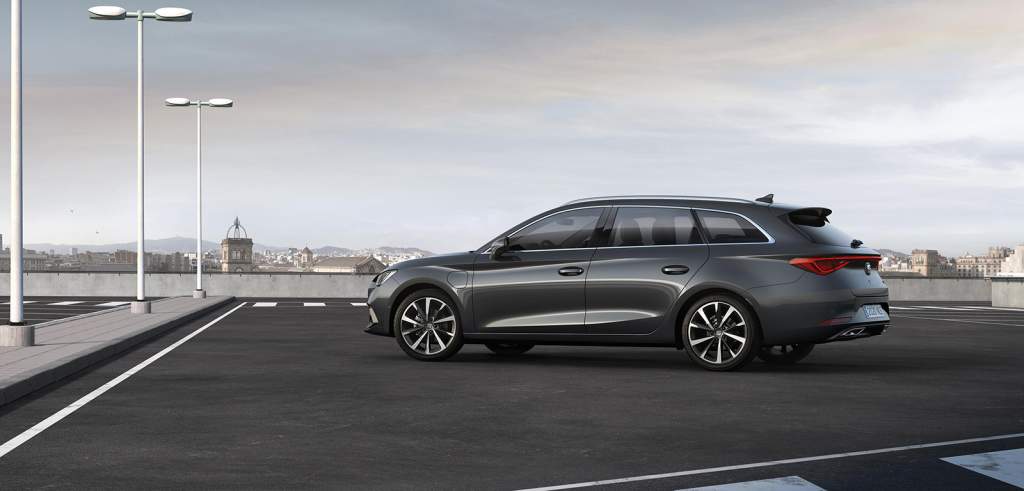 SEAT unveils all new Leon including a PHEV version